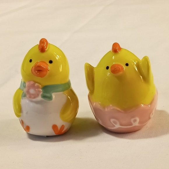 Dining | Nwt Set Of Ceramic Yellow Chicks Salt Pepper Shakers | Poshmark